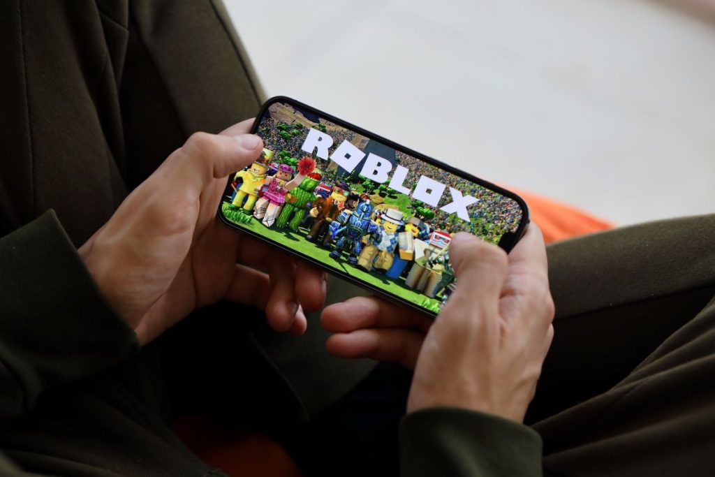 BC Child Sues Roblox, Claims Gambling-Like Play Harm Users